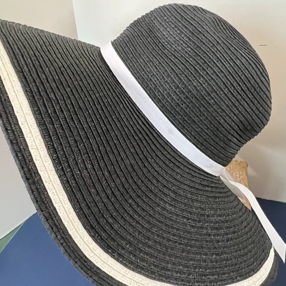 Robin Ruth | Accessories | Robin Ruth Black Straw Hat With White Trim ...